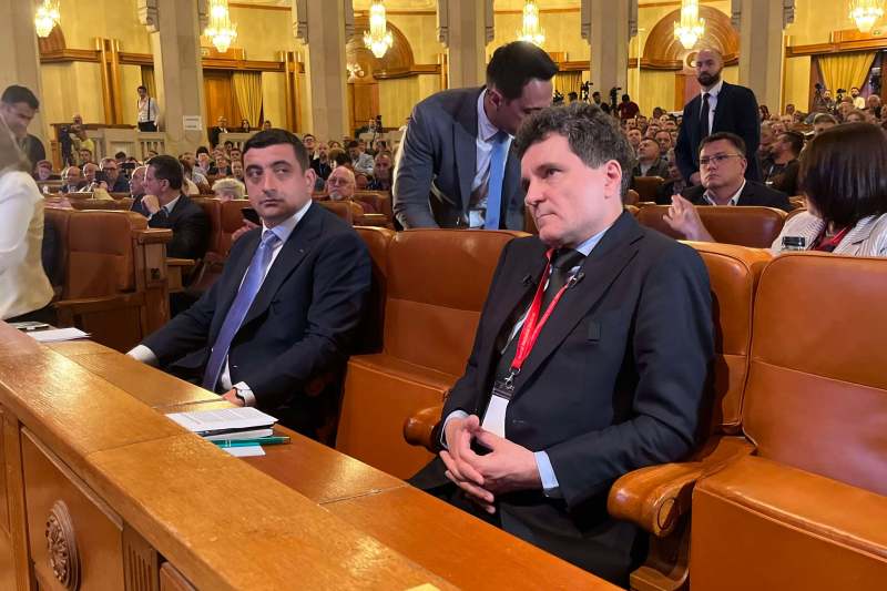 Photo/video George Simion and Nicușor Dan, side by side at the Congress ...