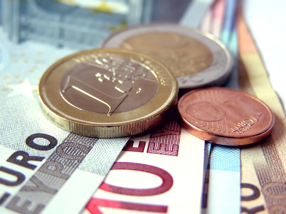 Euro exchange rate today. How much is the euro worth on January 1, 2026 ...