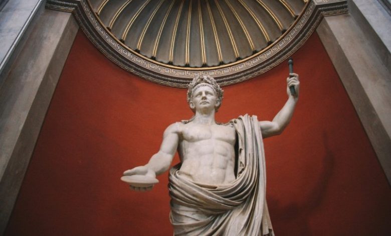 The legend cracks at the seams: Caesar's laurel wreath was not a symbol ...