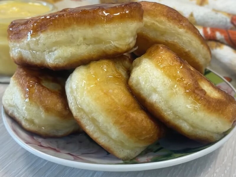 These fluffy and tender pancakes are fried uncovered. Secret recipe for ...