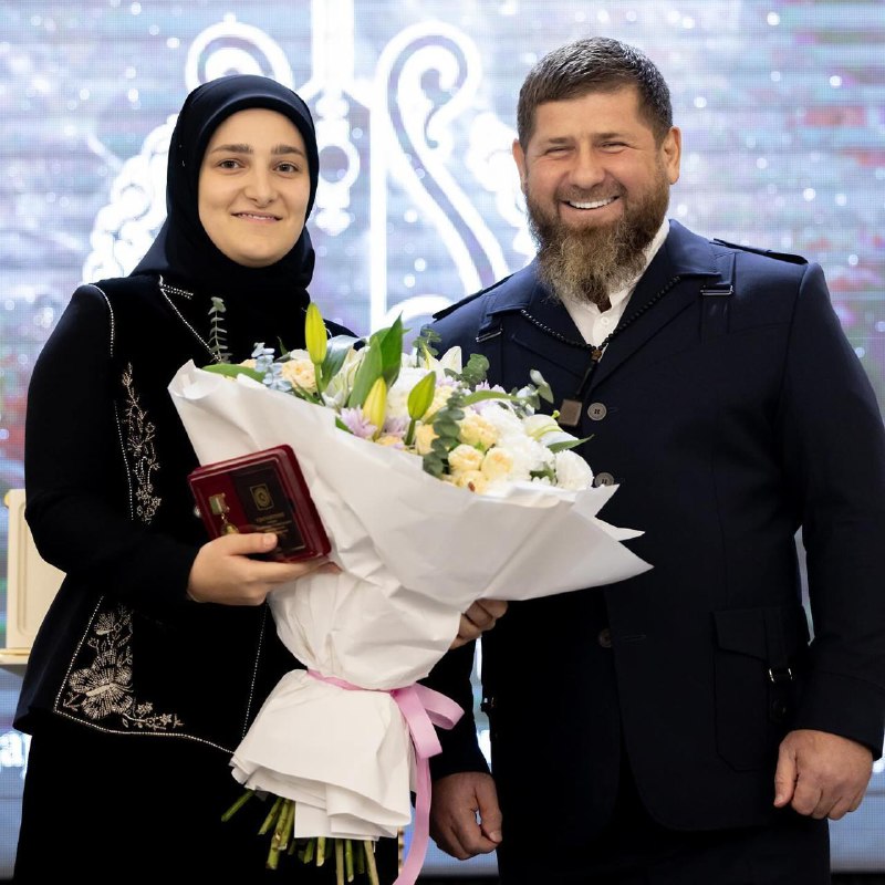 Ramzan Kadyrov awarded Aishat Kadyrova with a medal in memory of Akhmat ...